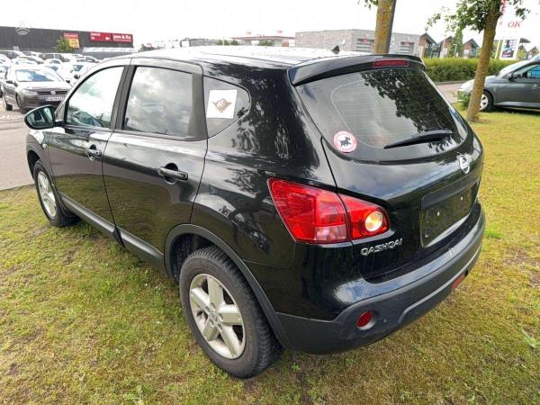Black Nissan Qashqai 2007 in Vilnius, with an engine capacity of 1.46 L and mileage of 335 thousand km for 2700 €, photo 4 on AUTOMOTO.COM.LV