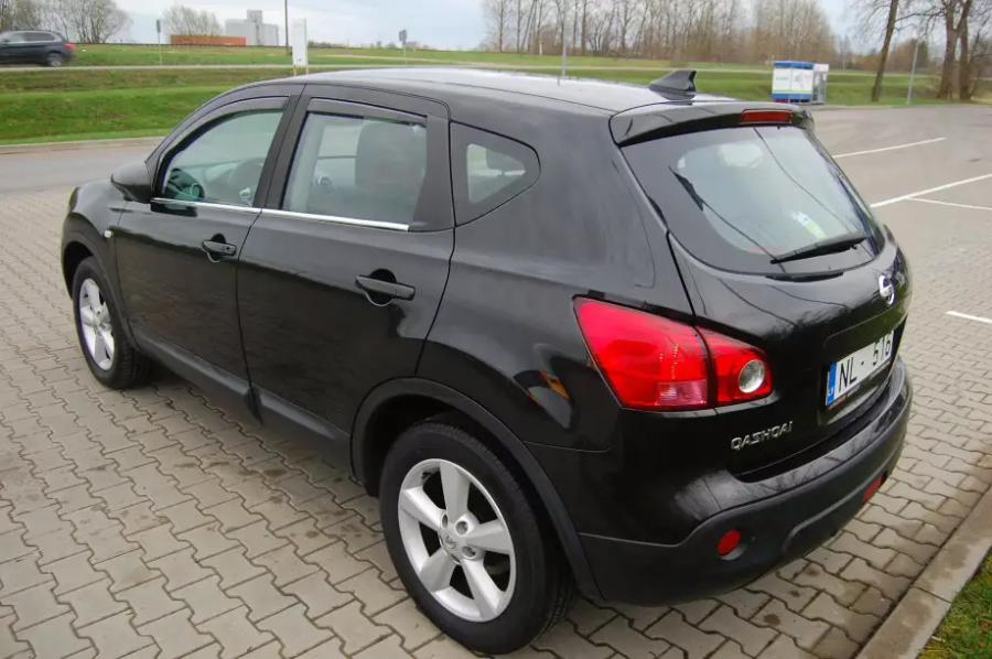 Black Nissan Qashqai 2007 in Jekabpils, with an engine capacity of 1.50 L and mileage of 269 thousand km for 4800 €, photo 9 on AUTOMOTO.COM.LV
