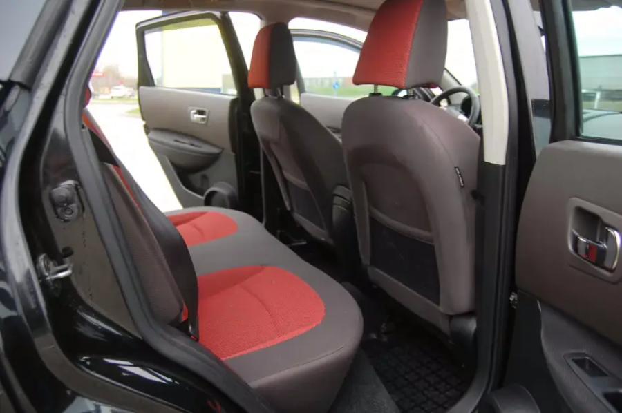 Black Nissan Qashqai 2007 in Jekabpils, with an engine capacity of 1.50 L and mileage of 269 thousand km for 4800 €, photo 13 on AUTOMOTO.COM.LV
