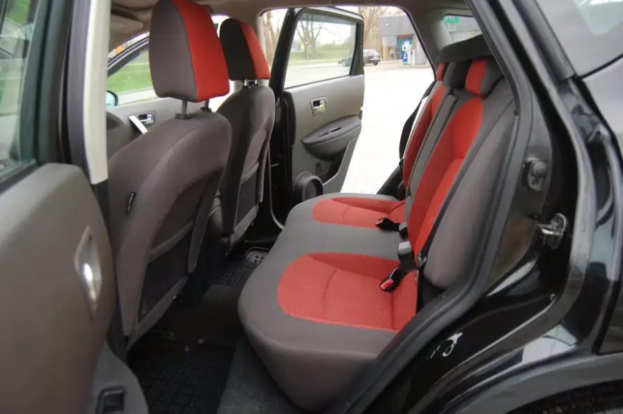 Black Nissan Qashqai 2007 in Jekabpils, with an engine capacity of 1.50 L and mileage of 269 thousand km for 4800 €, photo 15 on AUTOMOTO.COM.LV