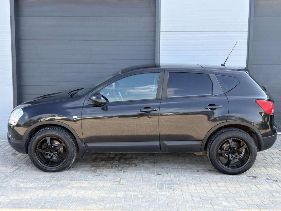 Black Nissan Qashqai 2007 in Vilnius, with an engine capacity of 2.00 L and mileage of 421 thousand km for 1950 €, photo 3 on AUTOMOTO.COM.LV