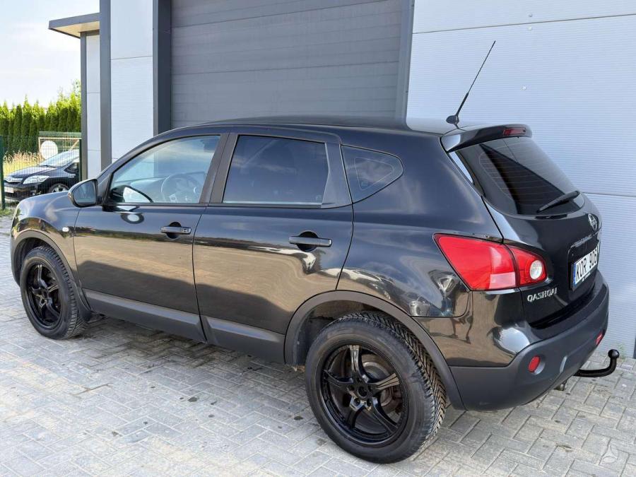 Black Nissan Qashqai 2007 in Vilnius, with an engine capacity of 2.00 L and mileage of 421 thousand km for 1950 €, photo 4 on AUTOMOTO.COM.LV