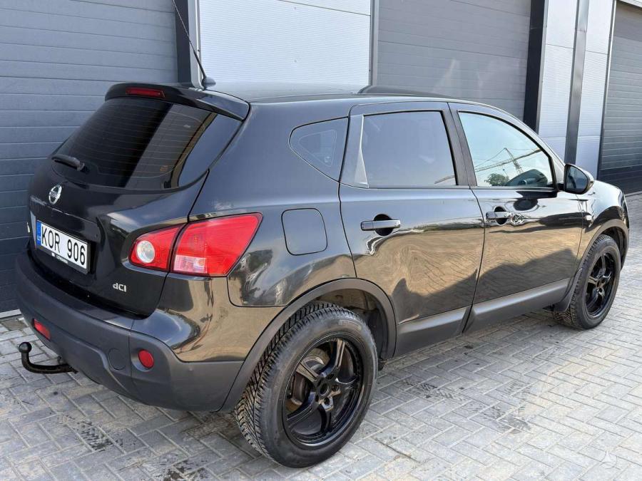 Black Nissan Qashqai 2007 in Vilnius, with an engine capacity of 2.00 L and mileage of 421 thousand km for 1950 €, photo 6 on AUTOMOTO.COM.LV