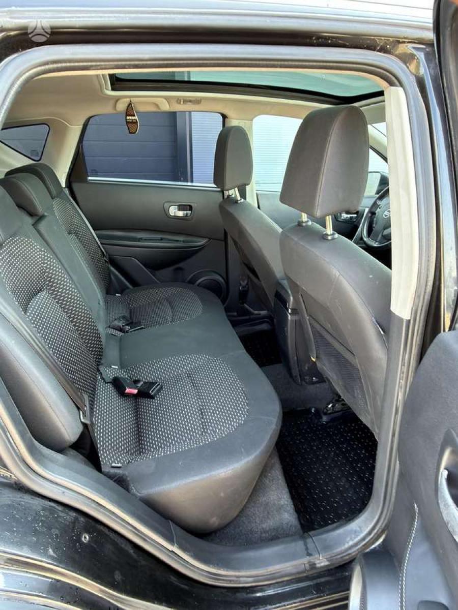 Black Nissan Qashqai 2007 in Vilnius, with an engine capacity of 2.00 L and mileage of 421 thousand km for 1950 €, photo 12 on AUTOMOTO.COM.LV