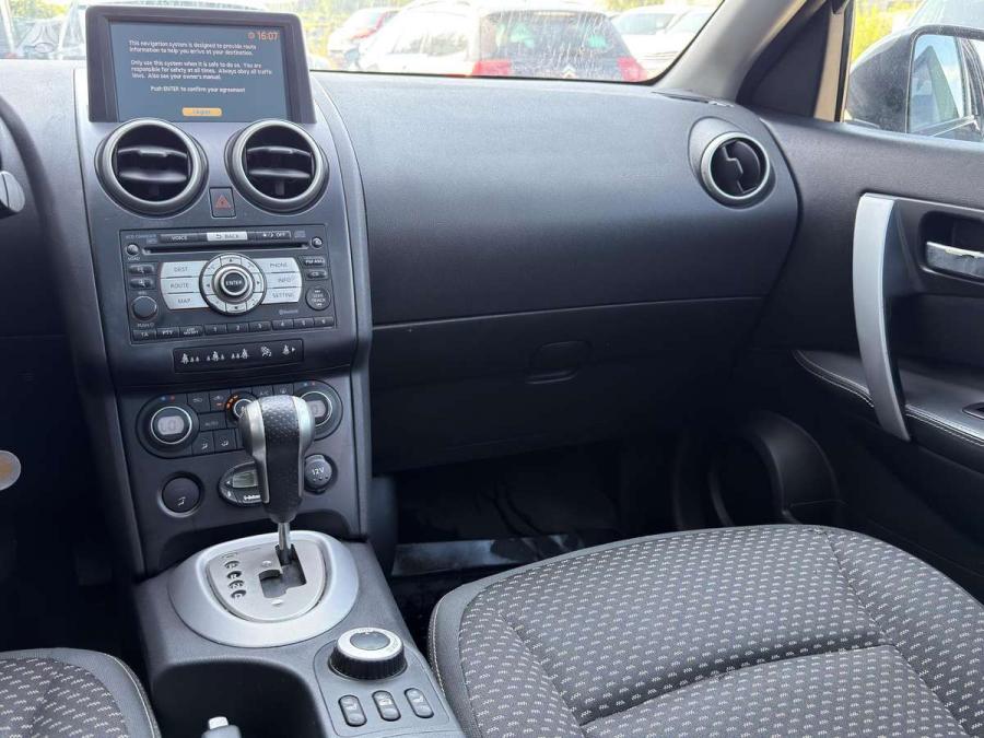 Black Nissan Qashqai 2007 in Vilnius, with an engine capacity of 2.00 L and mileage of 421 thousand km for 1950 €, photo 14 on AUTOMOTO.COM.LV