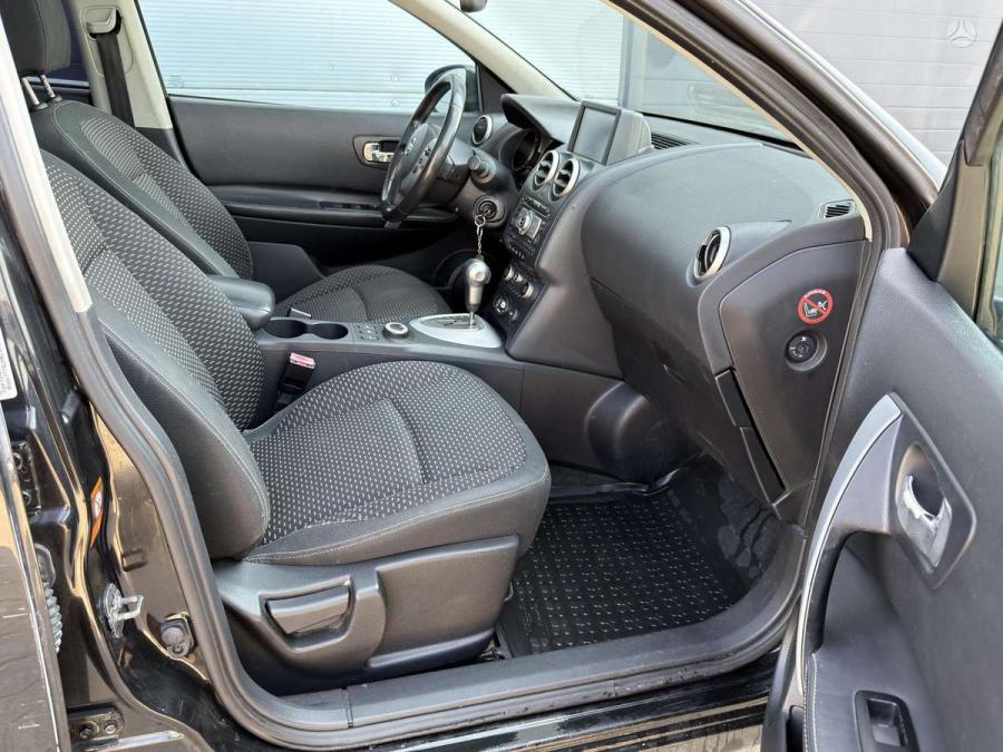 Black Nissan Qashqai 2007 in Vilnius, with an engine capacity of 2.00 L and mileage of 421 thousand km for 1950 €, photo 18 on AUTOMOTO.COM.LV