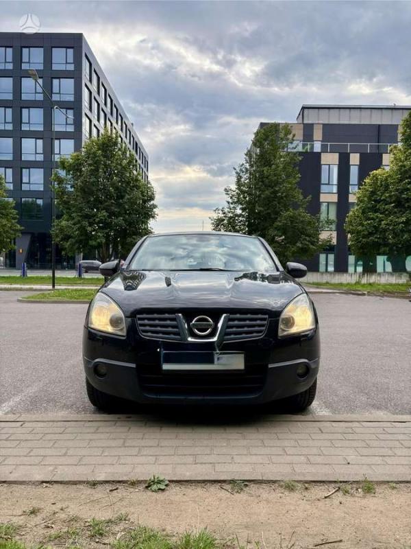 Black Nissan Qashqai 2007 in Kaunas, with an engine capacity of 1.60 L and mileage of 309 thousand km for 3500 €, photo 1 on AUTOMOTO.COM.LV