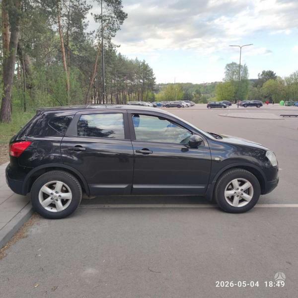 Black Nissan Qashqai 2007 in Kaunas, with an engine capacity of 1.60 L and mileage of 309 thousand km for 3500 €, photo 5 on AUTOMOTO.COM.LV