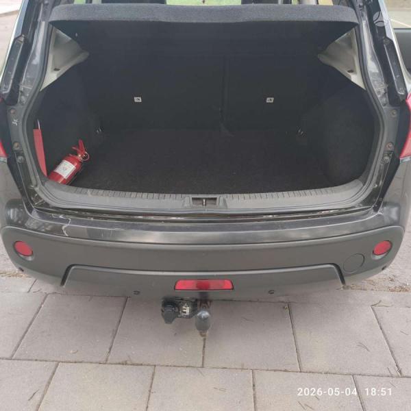Black Nissan Qashqai 2007 in Kaunas, with an engine capacity of 1.60 L and mileage of 309 thousand km for 3500 €, photo 6 on AUTOMOTO.COM.LV