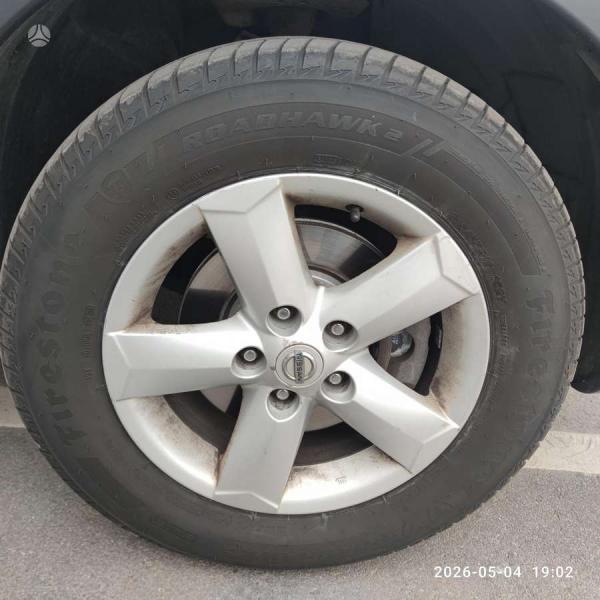 Black Nissan Qashqai 2007 in Kaunas, with an engine capacity of 1.60 L and mileage of 309 thousand km for 3500 €, photo 8 on AUTOMOTO.COM.LV