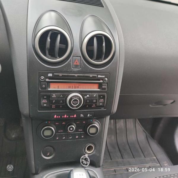 Black Nissan Qashqai 2007 in Kaunas, with an engine capacity of 1.60 L and mileage of 309 thousand km for 3500 €, photo 9 on AUTOMOTO.COM.LV