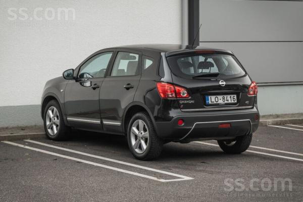 Black Nissan Qashqai 2007 in Riga, with an engine capacity of 2.00 L and mileage of 239 thousand km for 3490 €, photo 8 on AUTOMOTO.COM.LV