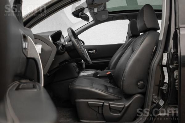 Black Nissan Qashqai 2007 in Riga, with an engine capacity of 2.00 L and mileage of 239 thousand km for 3490 €, photo 11 on AUTOMOTO.COM.LV