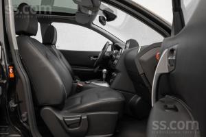 Melns Nissan Qashqai 2007 Rīga, ar dzinēja tilpumu 2.00 L un nobraukumu 239 tūkst. km par 3490 €, foto 12 vietnē AUTOMOTO.COM.LV
