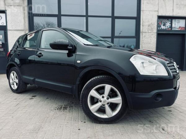 Black Nissan Qashqai 2008 in Cesis, with an engine capacity of 2.00 L and mileage of 0 thousand km for 5500 €, photo 2 on AUTOMOTO.COM.LV