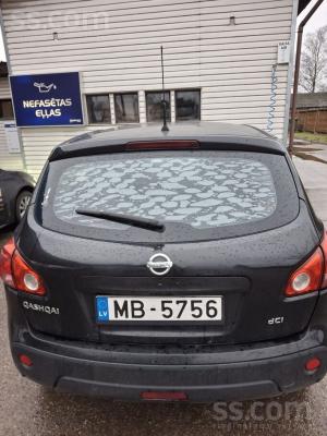 Melns Nissan Qashqai 2008 Dobele, ar dzinēja tilpumu 2.00 L un nobraukumu 307 tūkst. km par 1500 €, foto  vietnē AUTOMOTO.COM.LV