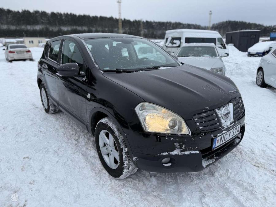 Black Nissan Qashqai 2008 in Vilnius, with an engine capacity of 1.46 L and mileage of 250 thousand km for 3200 €, photo 2 on AUTOMOTO.COM.LV