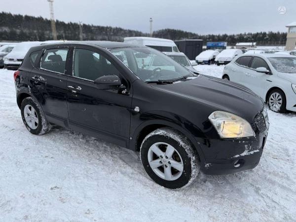 Black Nissan Qashqai 2008 in Vilnius, with an engine capacity of 1.46 L and mileage of 250 thousand km for 3200 €, photo 4 on AUTOMOTO.COM.LV