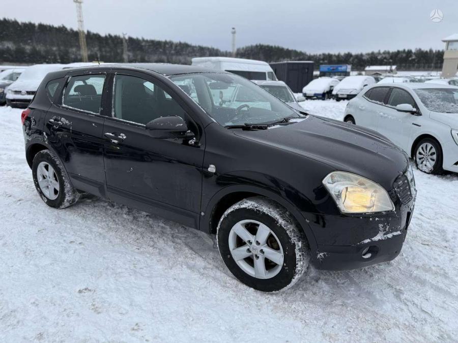 Black Nissan Qashqai 2008 in Vilnius, with an engine capacity of 1.46 L and mileage of 250 thousand km for 3200 €, photo 4 on AUTOMOTO.COM.LV