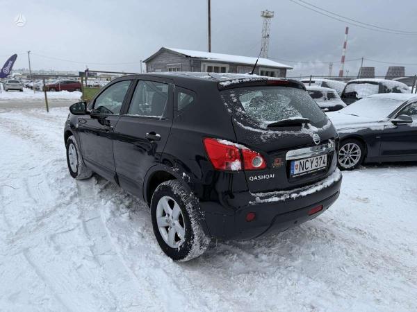 Black Nissan Qashqai 2008 in Vilnius, with an engine capacity of 1.46 L and mileage of 250 thousand km for 3200 €, photo 6 on AUTOMOTO.COM.LV