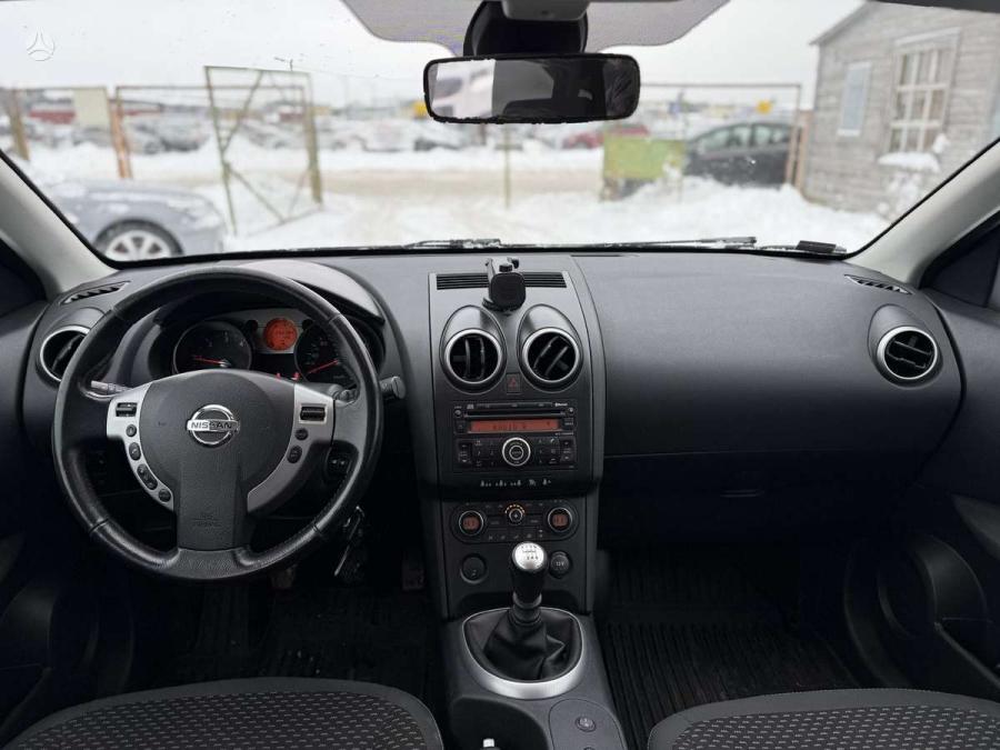 Black Nissan Qashqai 2008 in Vilnius, with an engine capacity of 1.46 L and mileage of 250 thousand km for 3200 €, photo 10 on AUTOMOTO.COM.LV