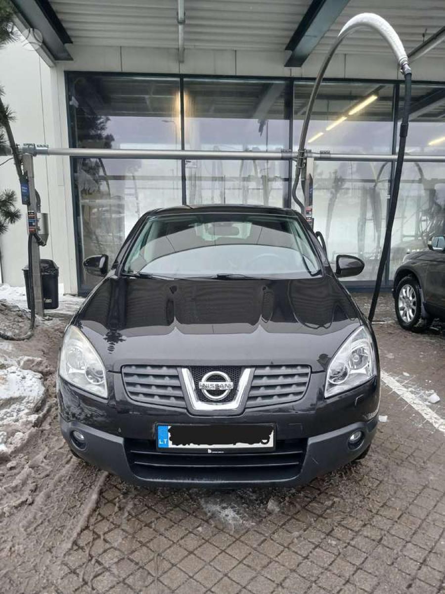 Black Nissan Qashqai 2008 in Vilnius, with an engine capacity of 2.00 L and mileage of 182 thousand km for 3800 €, photo 1 on AUTOMOTO.COM.LV