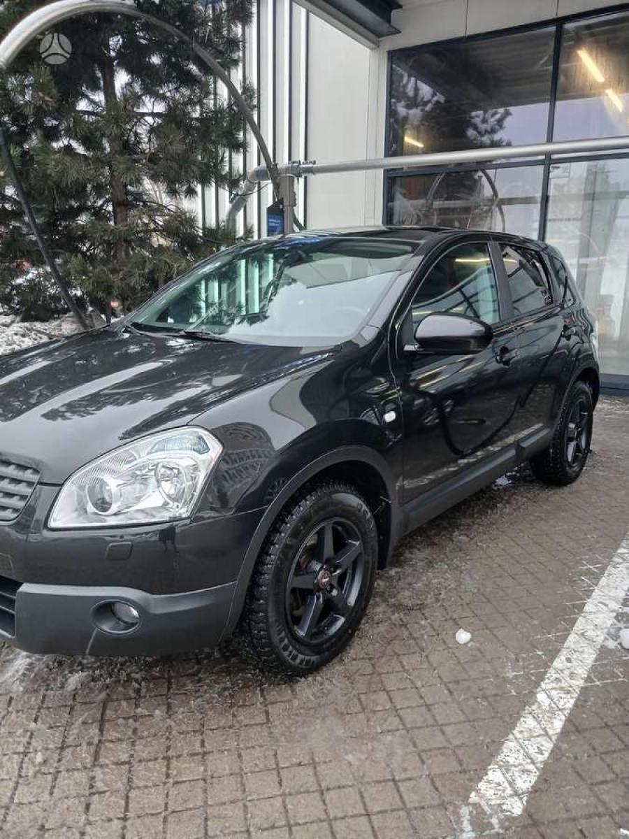 Black Nissan Qashqai 2008 in Vilnius, with an engine capacity of 2.00 L and mileage of 182 thousand km for 3800 €, photo 3 on AUTOMOTO.COM.LV