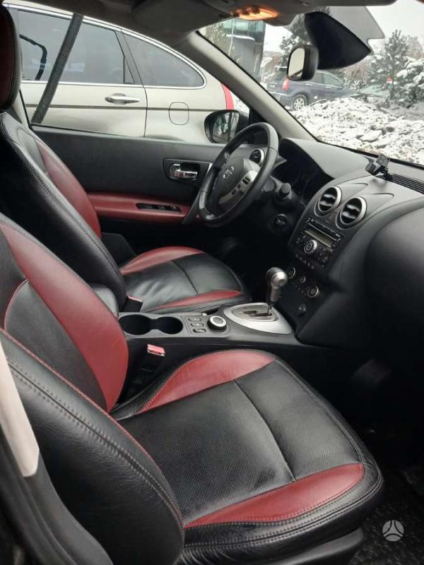 Melns Nissan Qashqai 2008 Viļņa, ar dzinēja tilpumu 2.00 L un nobraukumu 182 tūkst. km par 3800 €, foto 5 vietnē AUTOMOTO.COM.LV