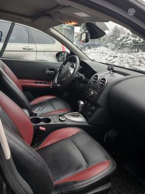 Black Nissan Qashqai 2008 in Vilnius, with an engine capacity of 2.00 L and mileage of 182 thousand km for 3800 €, photo 6 on AUTOMOTO.COM.LV