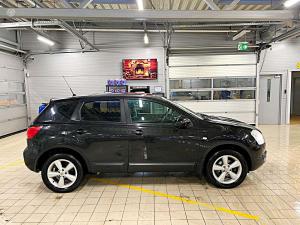 Melns Nissan Qashqai 2008 Viļņa, ar dzinēja tilpumu 2.00 L un nobraukumu 300 tūkst. km par 3999 €, foto 2 vietnē AUTOMOTO.COM.LV
