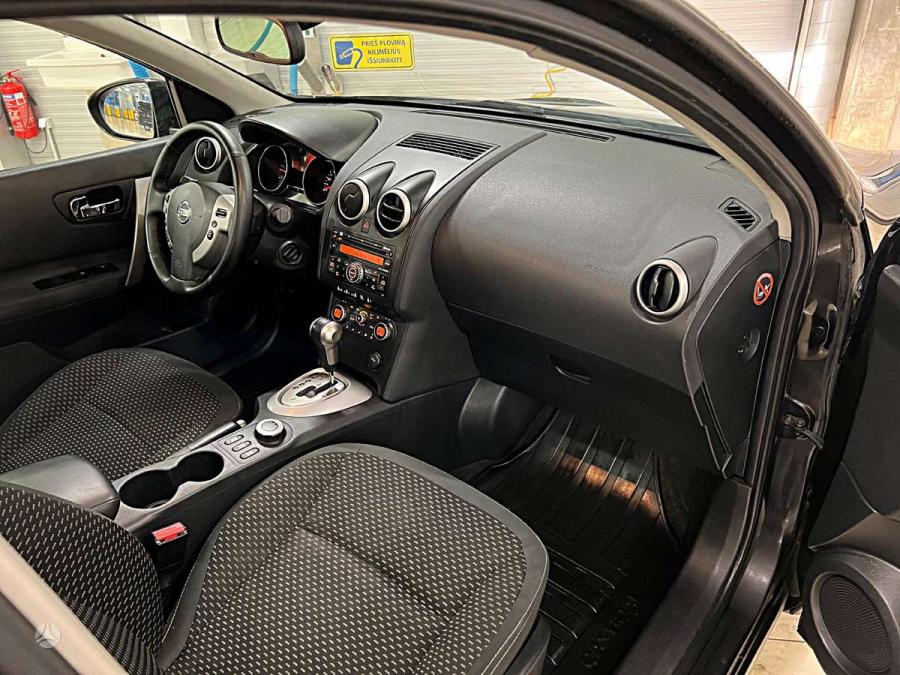 Melns Nissan Qashqai 2008 Viļņa, ar dzinēja tilpumu 2.00 L un nobraukumu 300 tūkst. km par 3999 €, foto 16 vietnē AUTOMOTO.COM.LV