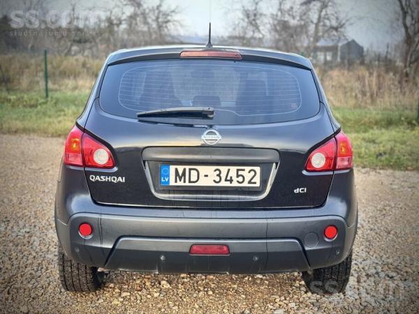 Black Nissan Qashqai 2008 in Riga, with an engine capacity of 1.50 L and mileage of 383 thousand km for 2550 €, photo 3 on AUTOMOTO.COM.LV