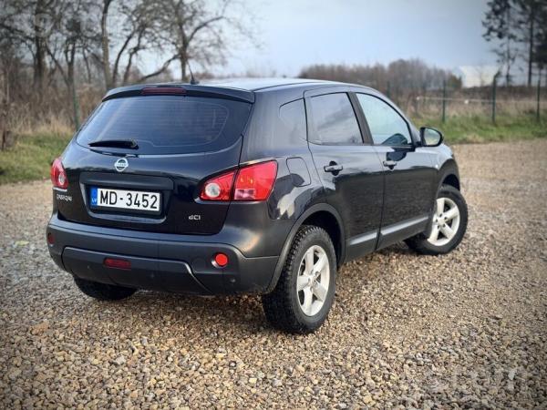 Black Nissan Qashqai 2008 in Riga, with an engine capacity of 1.50 L and mileage of 383 thousand km for 2550 €, photo 4 on AUTOMOTO.COM.LV