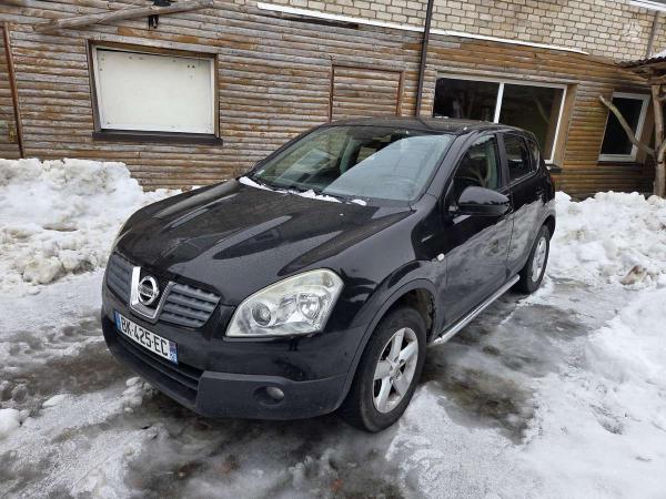 Black Nissan Qashqai 2008 in Taurage, with an engine capacity of 1.46 L and mileage of 300 thousand km for 3200 €, photo 1 on AUTOMOTO.COM.LV