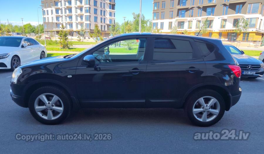 Black Nissan Qashqai 2008 in Tallinn, with an engine capacity of 2.00 L and mileage of 197 thousand km for 3499 €, photo 4 on AUTOMOTO.COM.LV