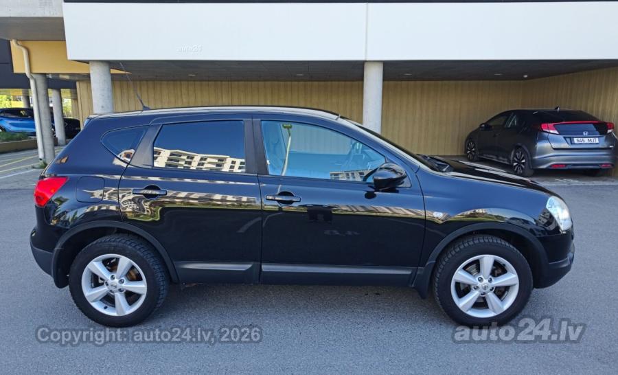 Black Nissan Qashqai 2008 in Tallinn, with an engine capacity of 2.00 L and mileage of 197 thousand km for 3499 €, photo 5 on AUTOMOTO.COM.LV