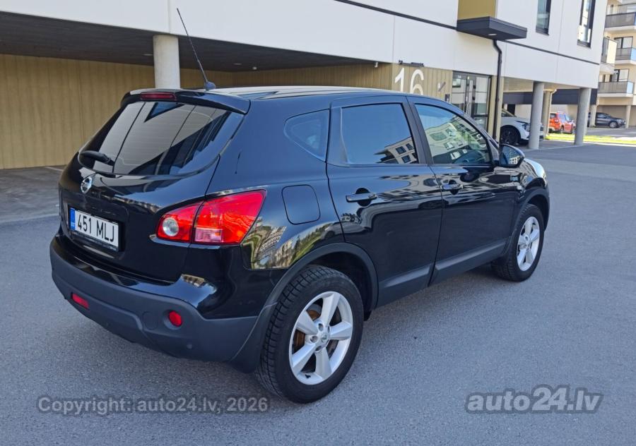 Black Nissan Qashqai 2008 in Tallinn, with an engine capacity of 2.00 L and mileage of 197 thousand km for 3499 €, photo 6 on AUTOMOTO.COM.LV
