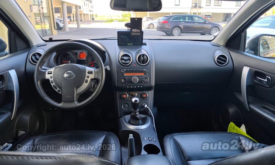 Black Nissan Qashqai 2008 in Tallinn, with an engine capacity of 2.00 L and mileage of 197 thousand km for 3499 €, photo 10 on AUTOMOTO.COM.LV