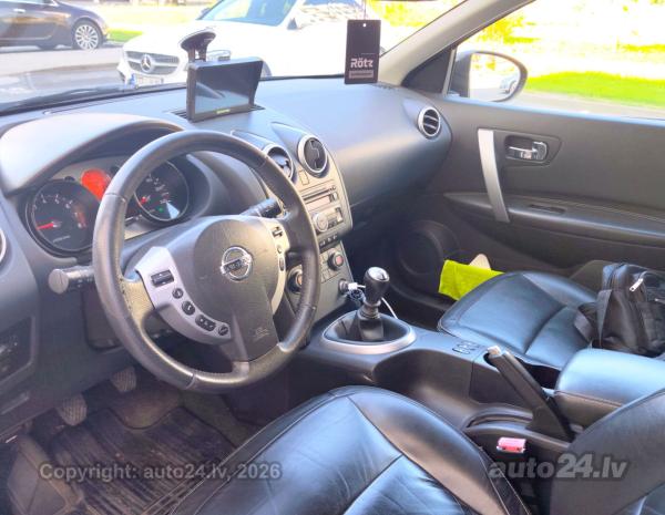 Melns Nissan Qashqai 2008 Tallina, ar dzinēja tilpumu 2.00 L un nobraukumu 197 tūkst. km par 3499 €, foto 10 vietnē AUTOMOTO.COM.LV