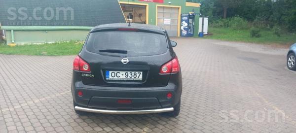 Melns Nissan Qashqai 2008 Jūrmala, ar dzinēja tilpumu 1.60 L un nobraukumu 290 tūkst. km par 2880 €, foto 2 vietnē AUTOMOTO.COM.LV