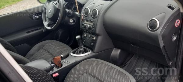 Melns Nissan Qashqai 2008 Jūrmala, ar dzinēja tilpumu 1.60 L un nobraukumu 290 tūkst. km par 2880 €, foto 5 vietnē AUTOMOTO.COM.LV