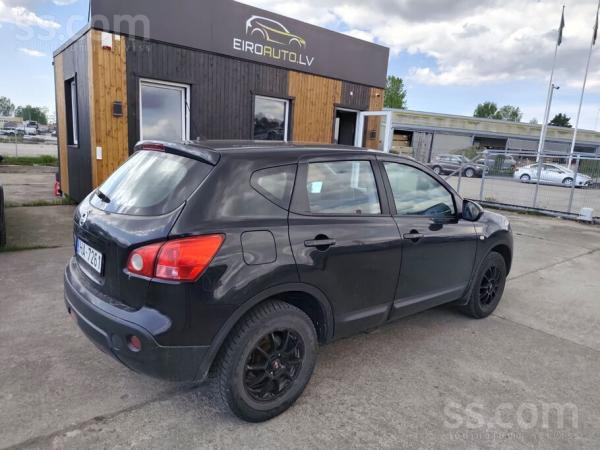 Black Nissan Qashqai 2008 in Riga, with an engine capacity of 2.00 L and mileage of 400 thousand km for 2290 €, photo 2 on AUTOMOTO.COM.LV