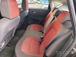 Black Nissan Qashqai 2008 in Riga, with an engine capacity of 2.00 L and mileage of 400 thousand km for 2290 €, photo 8 on AUTOMOTO.COM.LV
