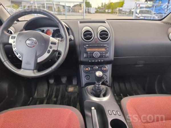 Black Nissan Qashqai 2008 in Riga, with an engine capacity of 2.00 L and mileage of 400 thousand km for 2290 €, photo 8 on AUTOMOTO.COM.LV