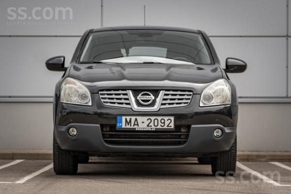 Black Nissan Qashqai 2008 in Riga, with an engine capacity of 2.00 L and mileage of 267 thousand km for 2950 €, photo 2 on AUTOMOTO.COM.LV