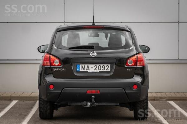 Black Nissan Qashqai 2008 in Riga, with an engine capacity of 2.00 L and mileage of 267 thousand km for 2950 €, photo 5 on AUTOMOTO.COM.LV