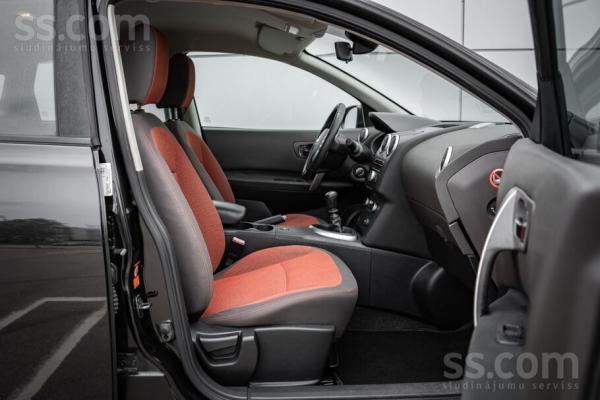 Black Nissan Qashqai 2008 in Riga, with an engine capacity of 2.00 L and mileage of 267 thousand km for 2950 €, photo 10 on AUTOMOTO.COM.LV