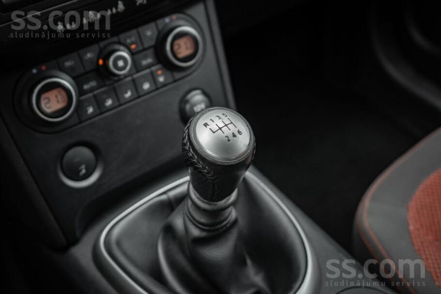 Melns Nissan Qashqai 2008 Rīga, ar dzinēja tilpumu 2.00 L un nobraukumu 267 tūkst. km par 2950 €, foto 21 vietnē AUTOMOTO.COM.LV
