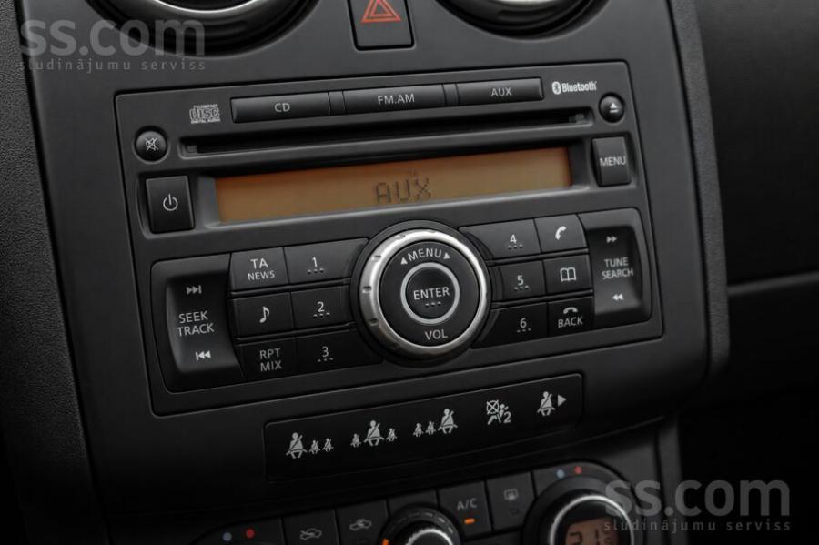 Melns Nissan Qashqai 2008 Rīga, ar dzinēja tilpumu 2.00 L un nobraukumu 267 tūkst. km par 2950 €, foto 24 vietnē AUTOMOTO.COM.LV