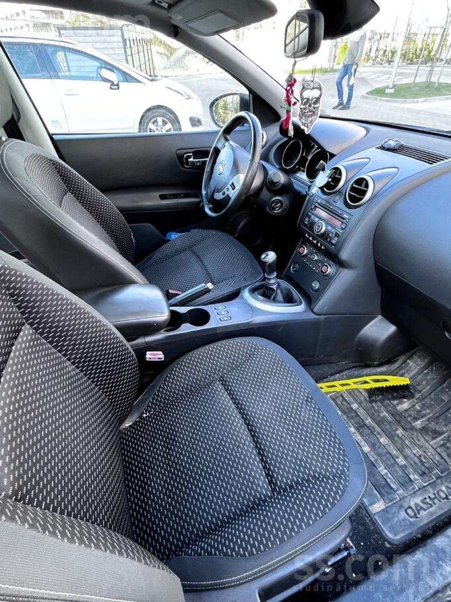 Melns Nissan Qashqai 2008 Rīga, ar dzinēja tilpumu 1.50 L un nobraukumu 198 tūkst. km par 4200 €, foto 13 vietnē AUTOMOTO.COM.LV